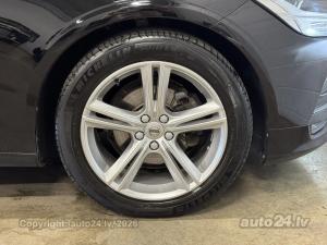 Black Volvo V90 2020 in Tallinn, with an engine capacity of 2.00 L and mileage of 168 thousand km for 23495 €, photo 6 on AUTOMOTO.COM.LV