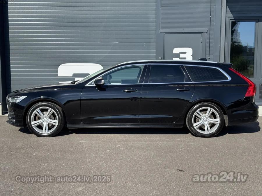 Black Volvo V90 2020 in Tallinn, with an engine capacity of 2.00 L and mileage of 168 thousand km for 23495 €, photo 29 on AUTOMOTO.COM.LV