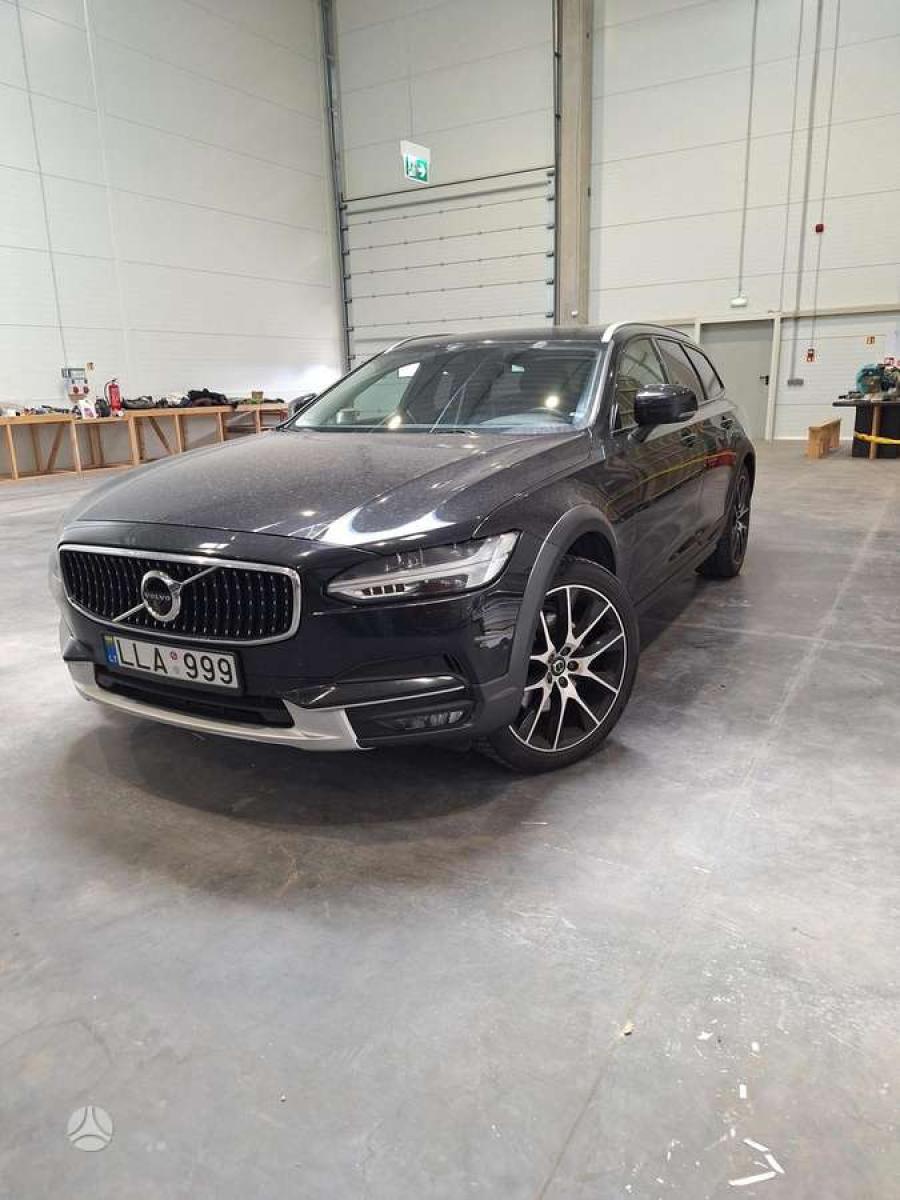 Black Volvo V90 2020 in Klaipeda, with an engine capacity of 1.97 L and mileage of 195 thousand km for 27000 €, photo 1 on AUTOMOTO.COM.LV