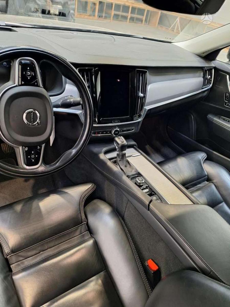 Black Volvo V90 2020 in Klaipeda, with an engine capacity of 1.97 L and mileage of 195 thousand km for 27000 €, photo 7 on AUTOMOTO.COM.LV