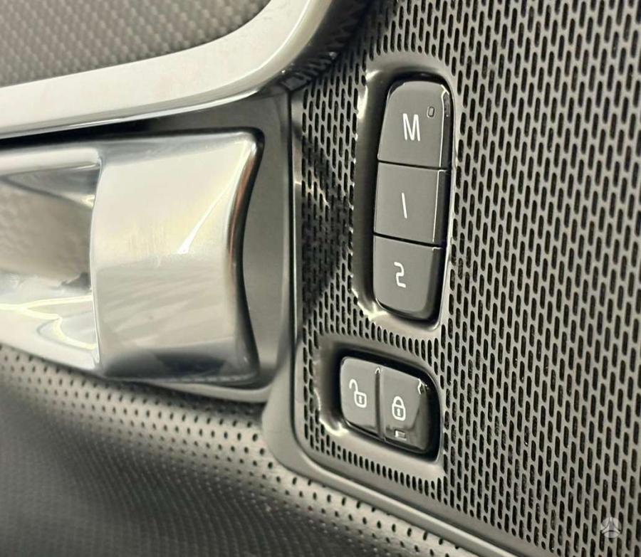 Melns Volvo V90 2020 Marijampole, ar dzinēja tilpumu 1.97 L un nobraukumu 211 tūkst. km par 22500 €, foto 17 vietnē AUTOMOTO.COM.LV
