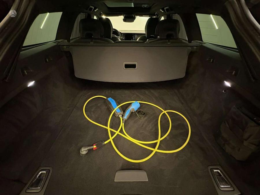 Melns Volvo V90 2020 Marijampole, ar dzinēja tilpumu 1.97 L un nobraukumu 211 tūkst. km par 22500 €, foto 20 vietnē AUTOMOTO.COM.LV