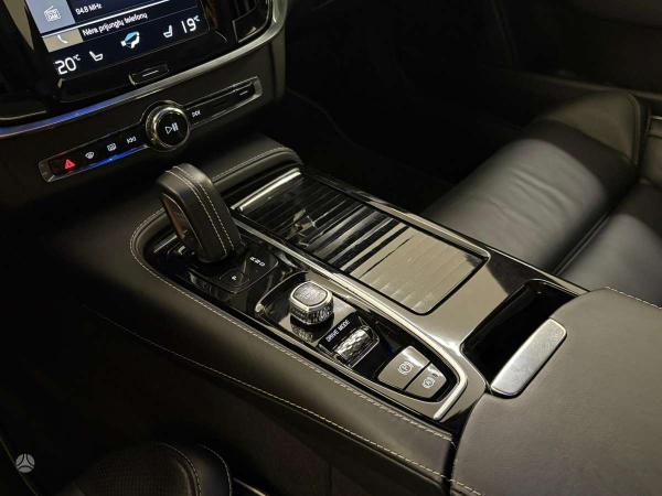 Black Volvo V90 2020 in Marijampole, with an engine capacity of 1.97 L and mileage of 211 thousand km for 22500 €, photo 4 on AUTOMOTO.COM.LV