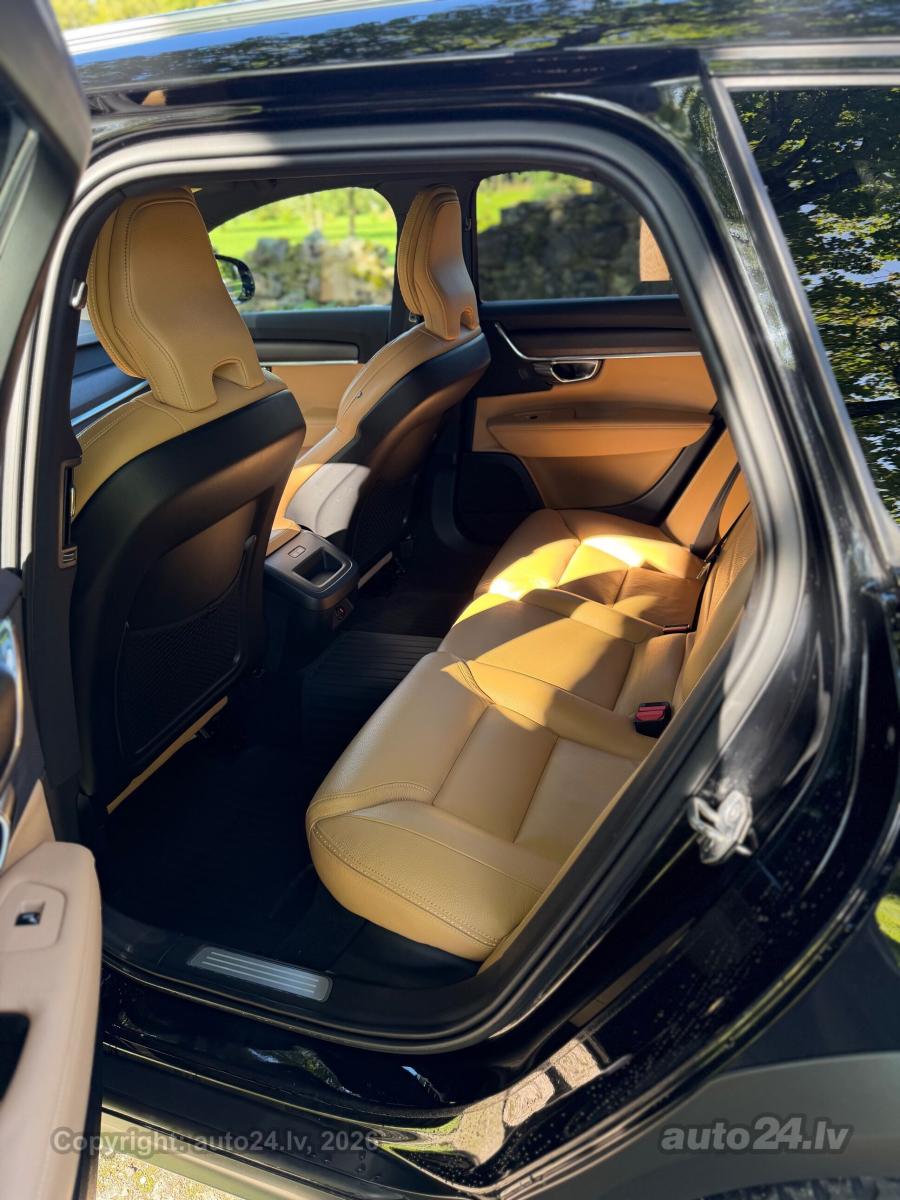 Black Volvo V90 2020 in Rakvere, with an engine capacity of 2.00 L and mileage of 203 thousand km for 24799 €, photo 13 on AUTOMOTO.COM.LV