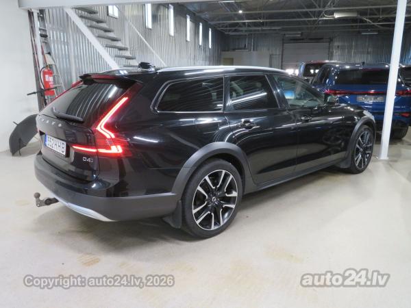 Melns Volvo V90 2020 Tallina, ar dzinēja tilpumu 2.00 L un nobraukumu 177 tūkst. km par 20500 €, foto 3 vietnē AUTOMOTO.COM.LV