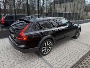 Melns Volvo V90 2021 Viļņa, ar dzinēja tilpumu 1.97 L un nobraukumu 55 tūkst. km par 33750 €, foto 3 vietnē AUTOMOTO.COM.LV