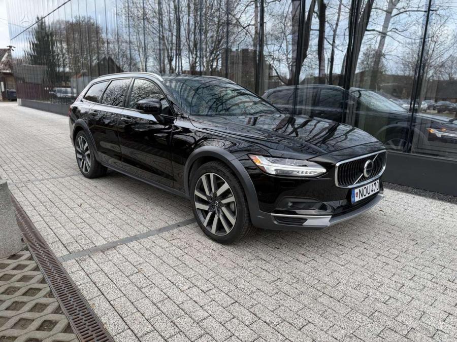 Melns Volvo V90 2021 Viļņa, ar dzinēja tilpumu 1.97 L un nobraukumu 55 tūkst. km par 33750 €, foto 5 vietnē AUTOMOTO.COM.LV