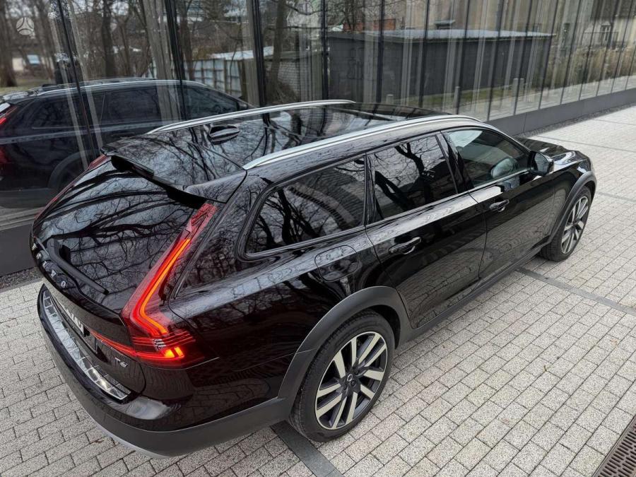 Melns Volvo V90 2021 Viļņa, ar dzinēja tilpumu 1.97 L un nobraukumu 55 tūkst. km par 33750 €, foto 6 vietnē AUTOMOTO.COM.LV