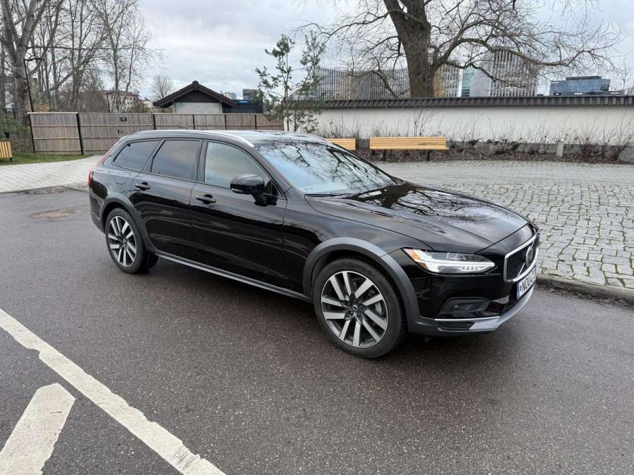 Melns Volvo V90 2021 Viļņa, ar dzinēja tilpumu 1.97 L un nobraukumu 55 tūkst. km par 33750 €, foto 9 vietnē AUTOMOTO.COM.LV