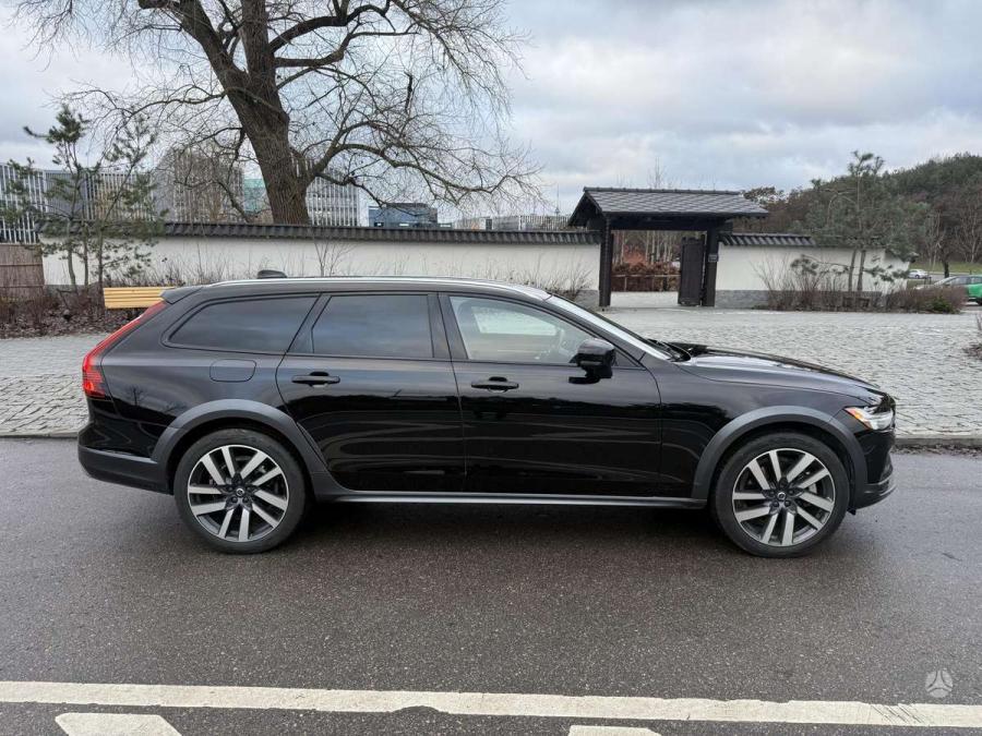Melns Volvo V90 2021 Viļņa, ar dzinēja tilpumu 1.97 L un nobraukumu 55 tūkst. km par 33750 €, foto 11 vietnē AUTOMOTO.COM.LV