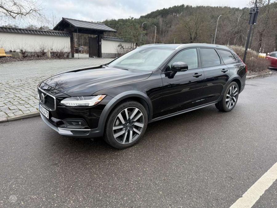 Melns Volvo V90 2021 Viļņa, ar dzinēja tilpumu 1.97 L un nobraukumu 55 tūkst. km par 33750 €, foto 13 vietnē AUTOMOTO.COM.LV