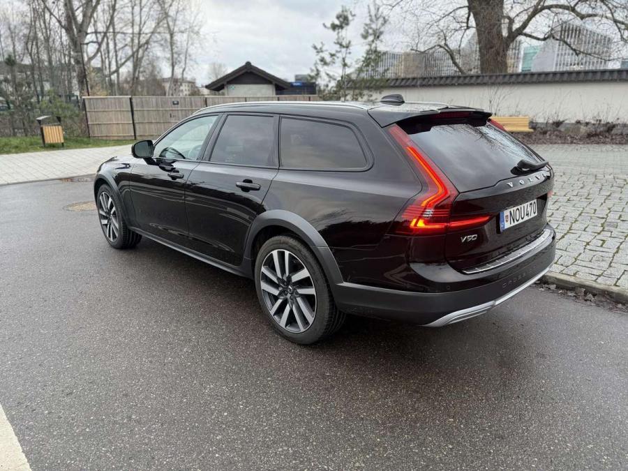 Melns Volvo V90 2021 Viļņa, ar dzinēja tilpumu 1.97 L un nobraukumu 55 tūkst. km par 33750 €, foto 14 vietnē AUTOMOTO.COM.LV