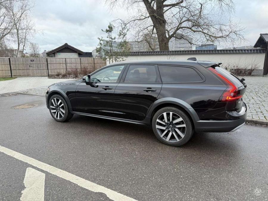 Melns Volvo V90 2021 Viļņa, ar dzinēja tilpumu 1.97 L un nobraukumu 55 tūkst. km par 33750 €, foto 15 vietnē AUTOMOTO.COM.LV