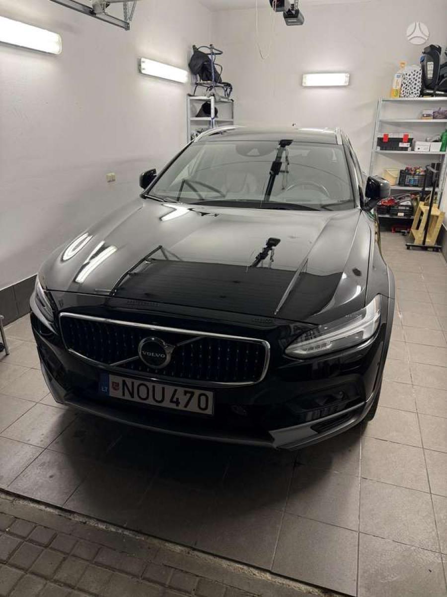 Melns Volvo V90 2021 Viļņa, ar dzinēja tilpumu 1.97 L un nobraukumu 55 tūkst. km par 33750 €, foto 32 vietnē AUTOMOTO.COM.LV