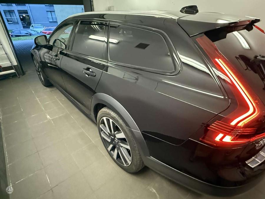 Melns Volvo V90 2021 Viļņa, ar dzinēja tilpumu 1.97 L un nobraukumu 55 tūkst. km par 33750 €, foto 33 vietnē AUTOMOTO.COM.LV