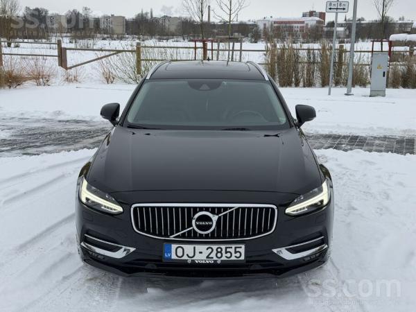 Black Volvo V90 2021 in Jelgava, with an engine capacity of 2.00 L and mileage of 166 thousand km for 22800 €, photo 2 on AUTOMOTO.COM.LV