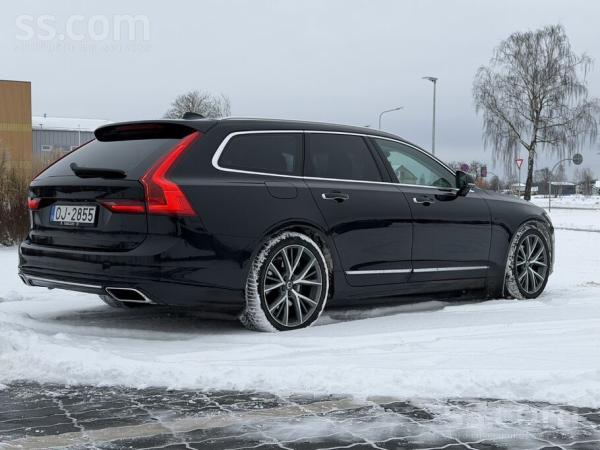 Black Volvo V90 2021 in Jelgava, with an engine capacity of 2.00 L and mileage of 166 thousand km for 22800 €, photo 4 on AUTOMOTO.COM.LV
