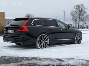 Black Volvo V90 2021 in Jelgava, with an engine capacity of 2.00 L and mileage of 166 thousand km for 22800 €, photo 4 on AUTOMOTO.COM.LV