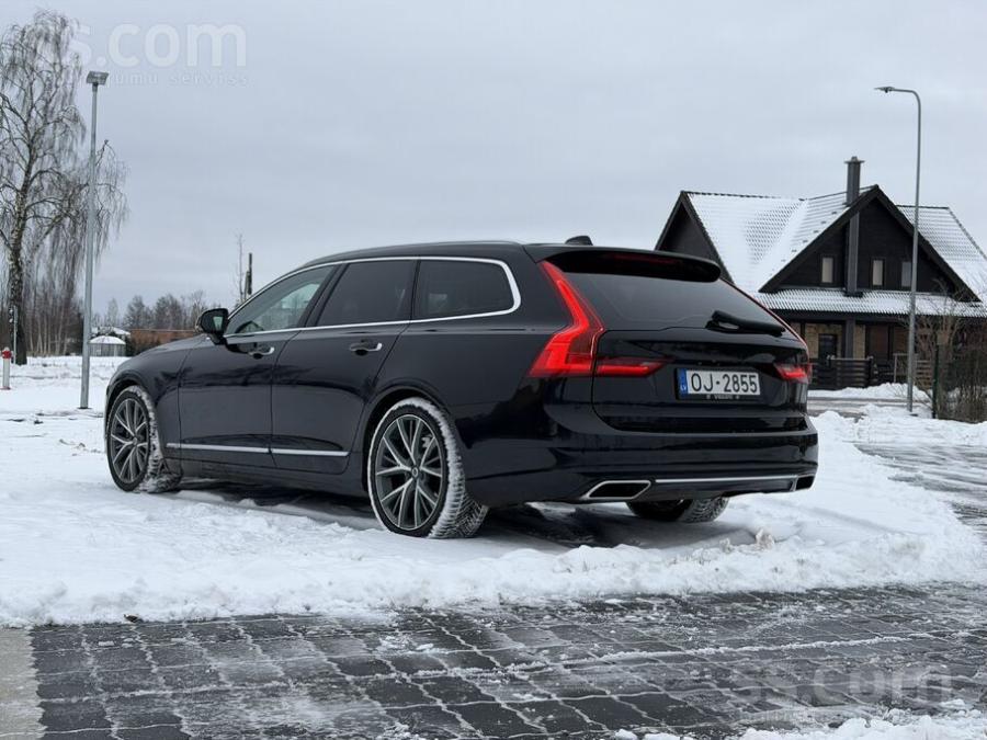 Black Volvo V90 2021 in Jelgava, with an engine capacity of 2.00 L and mileage of 166 thousand km for 22800 €, photo 5 on AUTOMOTO.COM.LV