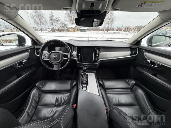 Black Volvo V90 2021 in Jelgava, with an engine capacity of 2.00 L and mileage of 166 thousand km for 22800 €, photo 7 on AUTOMOTO.COM.LV
