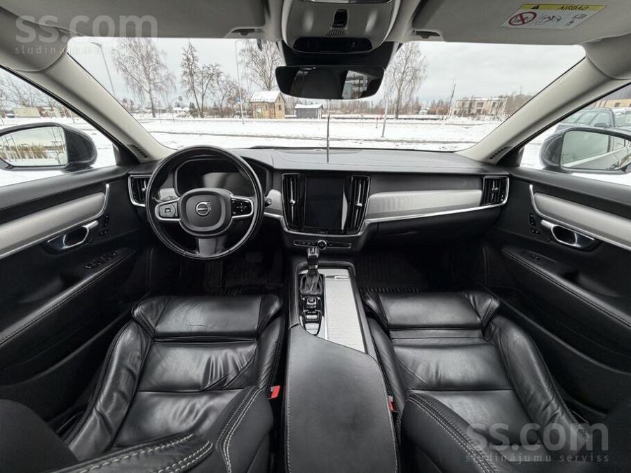 Black Volvo V90 2021 in Jelgava, with an engine capacity of 2.00 L and mileage of 166 thousand km for 22800 €, photo 7 on AUTOMOTO.COM.LV