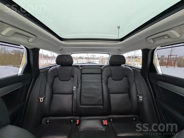 Black Volvo V90 2021 in Jelgava, with an engine capacity of 2.00 L and mileage of 166 thousand km for 22800 €, photo 9 on AUTOMOTO.COM.LV