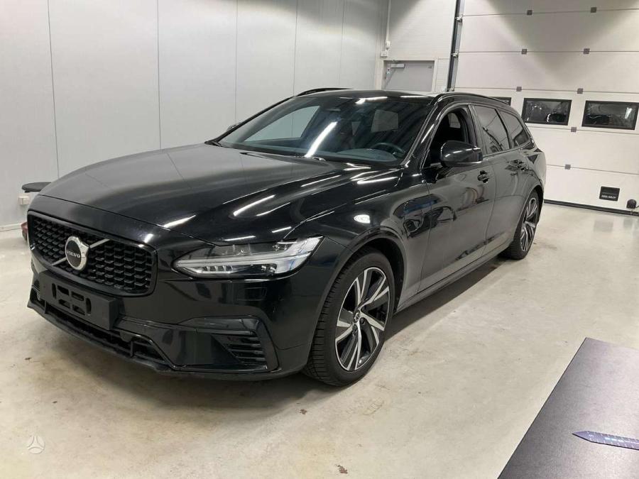 Black Volvo V90 2021 in Vilnius, with an engine capacity of 1.97 L and mileage of 222 thousand km for 22900 €, photo 1 on AUTOMOTO.COM.LV