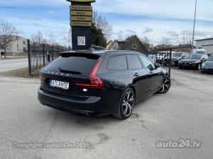 Black Volvo V90 2021 in Tartu, with an engine capacity of 2.00 L and mileage of 233 thousand km for 24990 €, photo 3 on AUTOMOTO.COM.LV