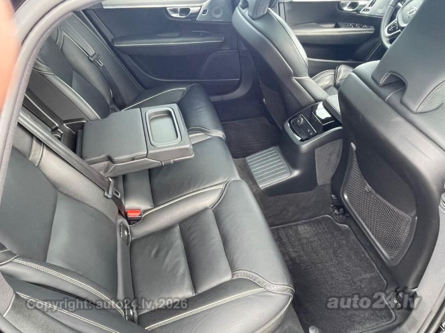 Black Volvo V90 2021 in Tartu, with an engine capacity of 2.00 L and mileage of 233 thousand km for 24990 €, photo 8 on AUTOMOTO.COM.LV