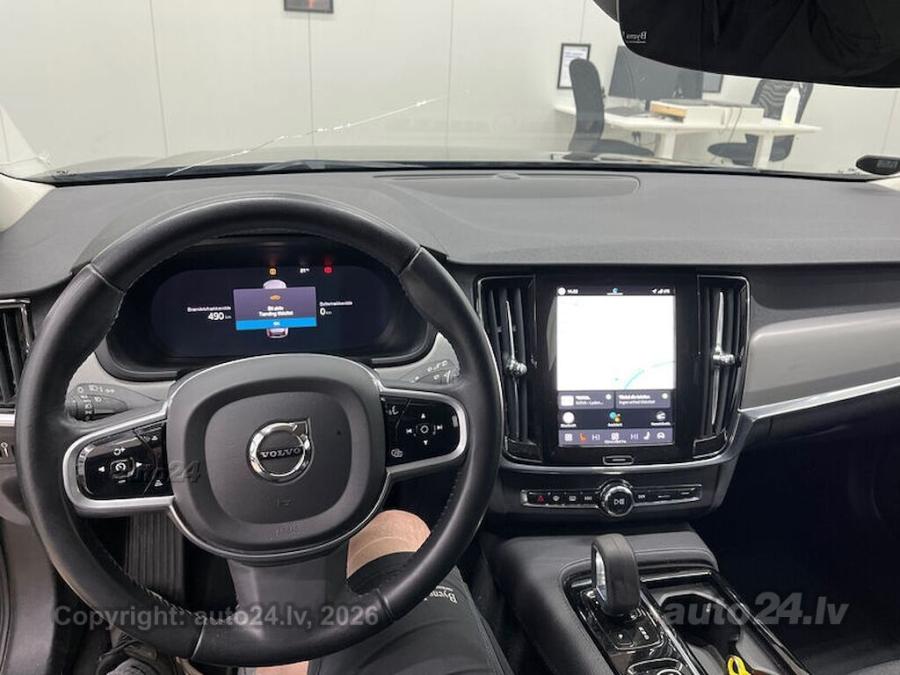 Black Volvo V90 2021 in Tartu, with an engine capacity of 2.00 L and mileage of 228 thousand km for 20900 €, photo 6 on AUTOMOTO.COM.LV