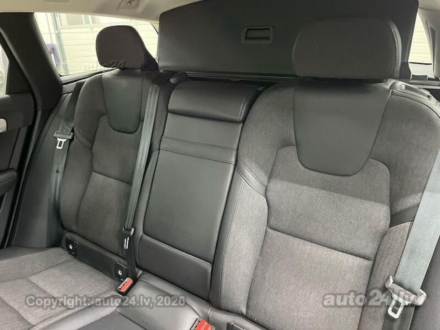 Black Volvo V90 2021 in Tartu, with an engine capacity of 2.00 L and mileage of 228 thousand km for 20900 €, photo 12 on AUTOMOTO.COM.LV