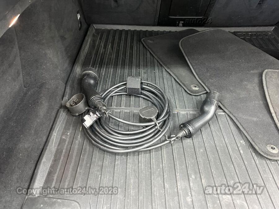 Black Volvo V90 2021 in Tartu, with an engine capacity of 2.00 L and mileage of 228 thousand km for 20900 €, photo 15 on AUTOMOTO.COM.LV