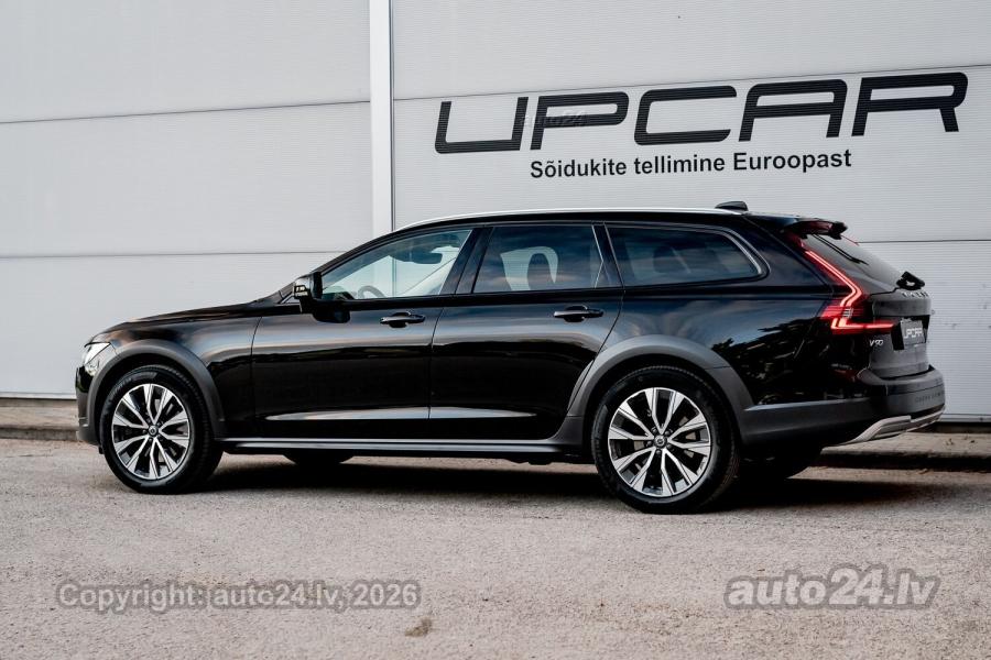 Melns Volvo V90 2021 Pērnava, ar dzinēja tilpumu 2.00 L un nobraukumu 150 tūkst. km par 28900 €, foto 8 vietnē AUTOMOTO.COM.LV
