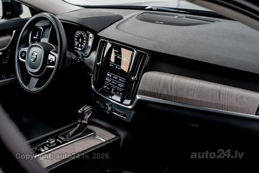 Melns Volvo V90 2021 Pērnava, ar dzinēja tilpumu 2.00 L un nobraukumu 150 tūkst. km par 28900 €, foto 17 vietnē AUTOMOTO.COM.LV
