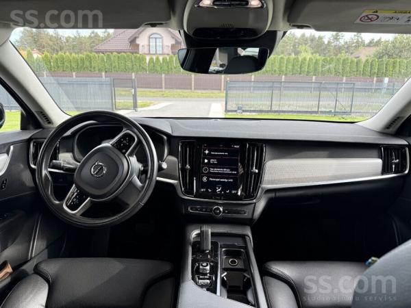 Black Volvo V90 2021 in Riga, with an engine capacity of 2.00 L and mileage of 66 thousand km for 25500 €, photo 5 on AUTOMOTO.COM.LV