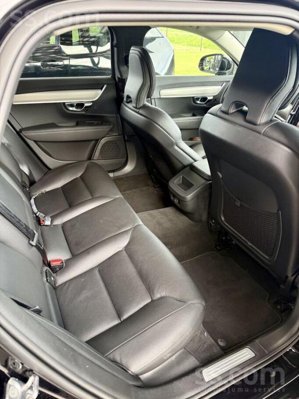 Black Volvo V90 2021 in Riga, with an engine capacity of 2.00 L and mileage of 66 thousand km for 25500 €, photo 7 on AUTOMOTO.COM.LV