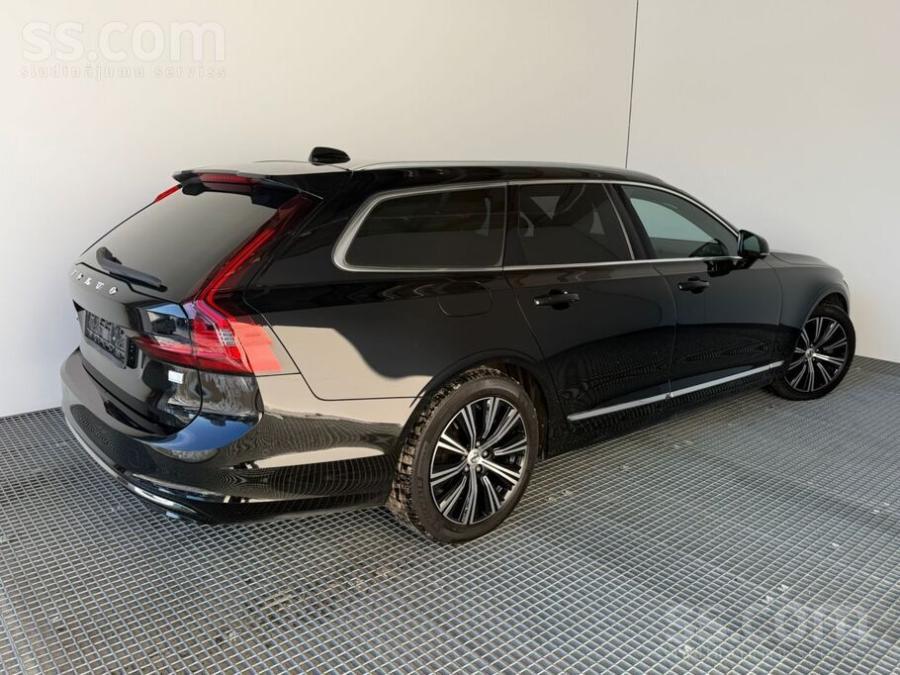 Melns Volvo V90 2021 Rīga, ar dzinēja tilpumu 2.00 L un nobraukumu 93 tūkst. km par 29990 €, foto 3 vietnē AUTOMOTO.COM.LV