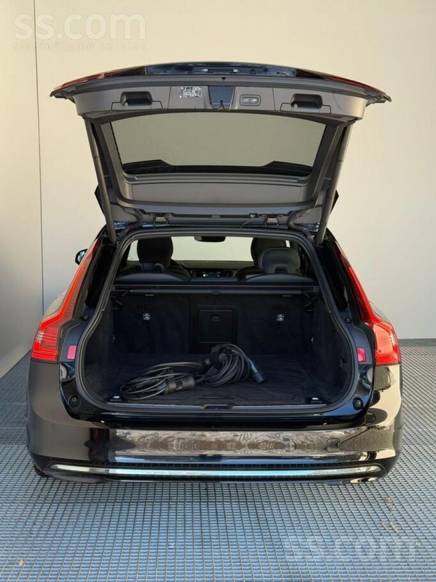Melns Volvo V90 2021 Rīga, ar dzinēja tilpumu 2.00 L un nobraukumu 93 tūkst. km par 29990 €, foto 23 vietnē AUTOMOTO.COM.LV