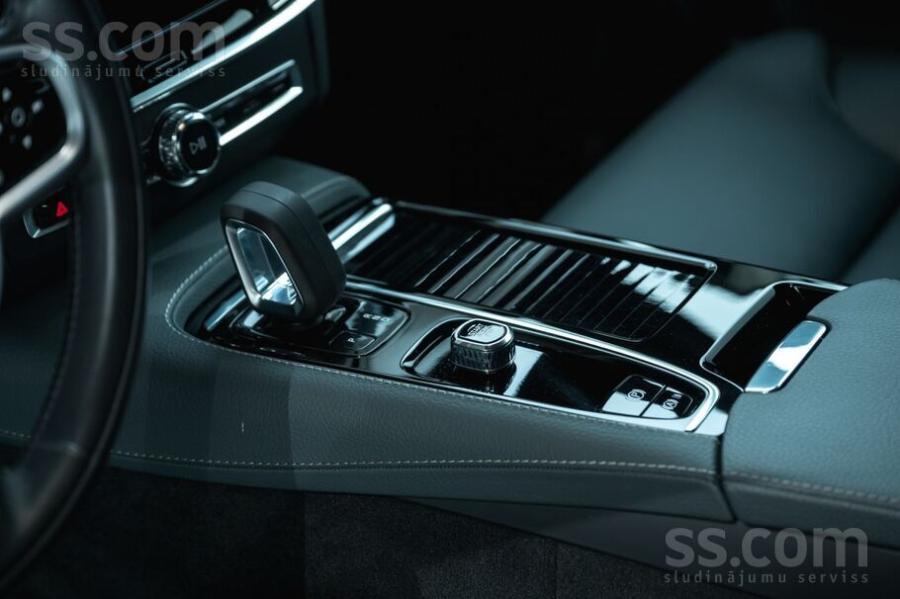 Melns Volvo V90 2021 Rīga, ar dzinēja tilpumu 2.00 L un nobraukumu 93 tūkst. km par 28900 €, foto 15 vietnē AUTOMOTO.COM.LV