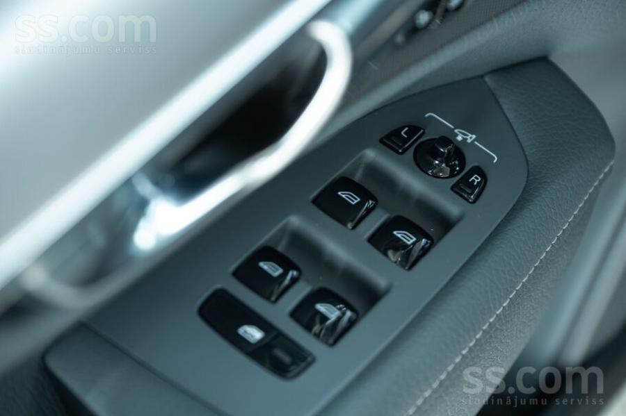 Melns Volvo V90 2021 Rīga, ar dzinēja tilpumu 2.00 L un nobraukumu 93 tūkst. km par 28900 €, foto 17 vietnē AUTOMOTO.COM.LV