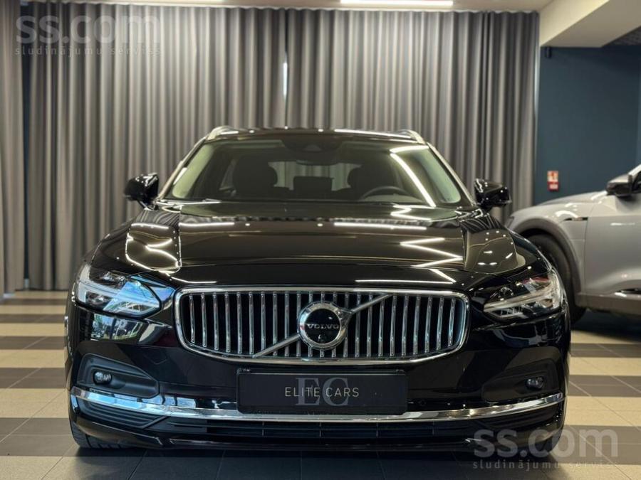 Black Volvo V90 2021 in Riga, with an engine capacity of 2.00 L and mileage of 107 thousand km for 26990 €, photo 4 on AUTOMOTO.COM.LV