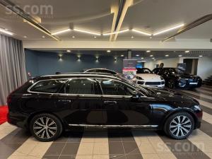 Black Volvo V90 2021 in Riga, with an engine capacity of 2.00 L and mileage of 107 thousand km for 26990 €, photo 8 on AUTOMOTO.COM.LV