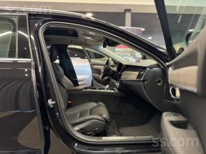 Black Volvo V90 2021 in Riga, with an engine capacity of 2.00 L and mileage of 107 thousand km for 26990 €, photo 15 on AUTOMOTO.COM.LV
