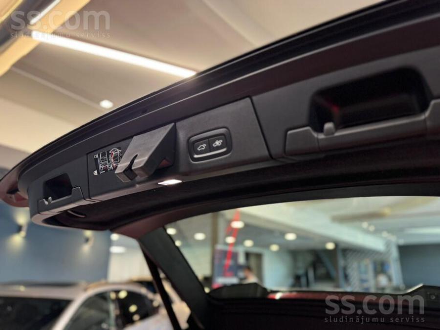 Black Volvo V90 2021 in Riga, with an engine capacity of 2.00 L and mileage of 107 thousand km for 26990 €, photo 22 on AUTOMOTO.COM.LV