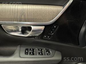 Black Volvo V90 2021 in Riga, with an engine capacity of 2.00 L and mileage of 107 thousand km for 26990 €, photo 24 on AUTOMOTO.COM.LV