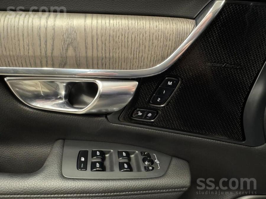 Black Volvo V90 2021 in Riga, with an engine capacity of 2.00 L and mileage of 107 thousand km for 26990 €, photo 24 on AUTOMOTO.COM.LV