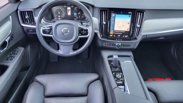 Black Volvo V90 2021 in Riga, with an engine capacity of 2.00 L and mileage of 63 thousand km for 28000 €, photo 8 on AUTOMOTO.COM.LV