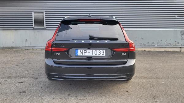 Black Volvo V90 2021 in Riga, with an engine capacity of 2.00 L and mileage of 63 thousand km for 28000 €, photo 10 on AUTOMOTO.COM.LV