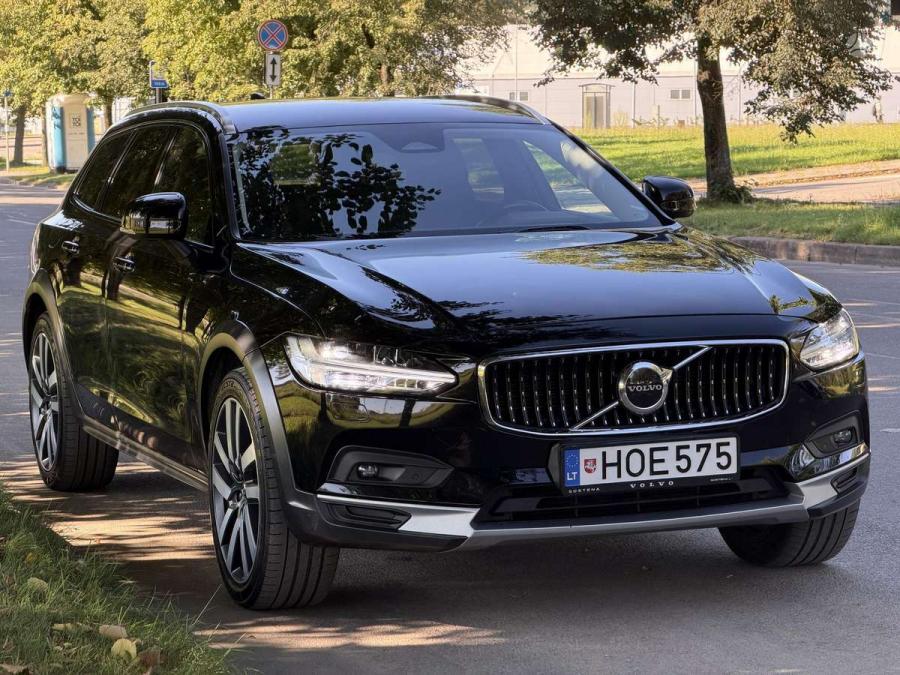 Melns Volvo V90 2021 Viļņa, ar dzinēja tilpumu 1.97 L un nobraukumu 117 tūkst. km par 27500 €, foto 1 vietnē AUTOMOTO.COM.LV