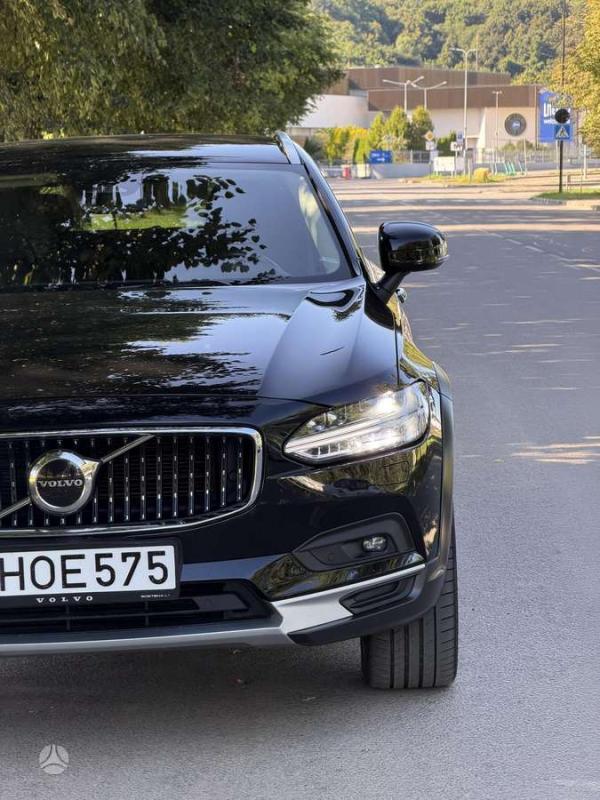 Volvo V90 2021 Viļņa vietnē Melns Volvo V90 2021 Viļņa, ar dzinēja tilpumu 1.97 L un nobraukumu 117 tūkst. km par 27500 €, foto 5 vietnē AUTOMOTO.COM.LV